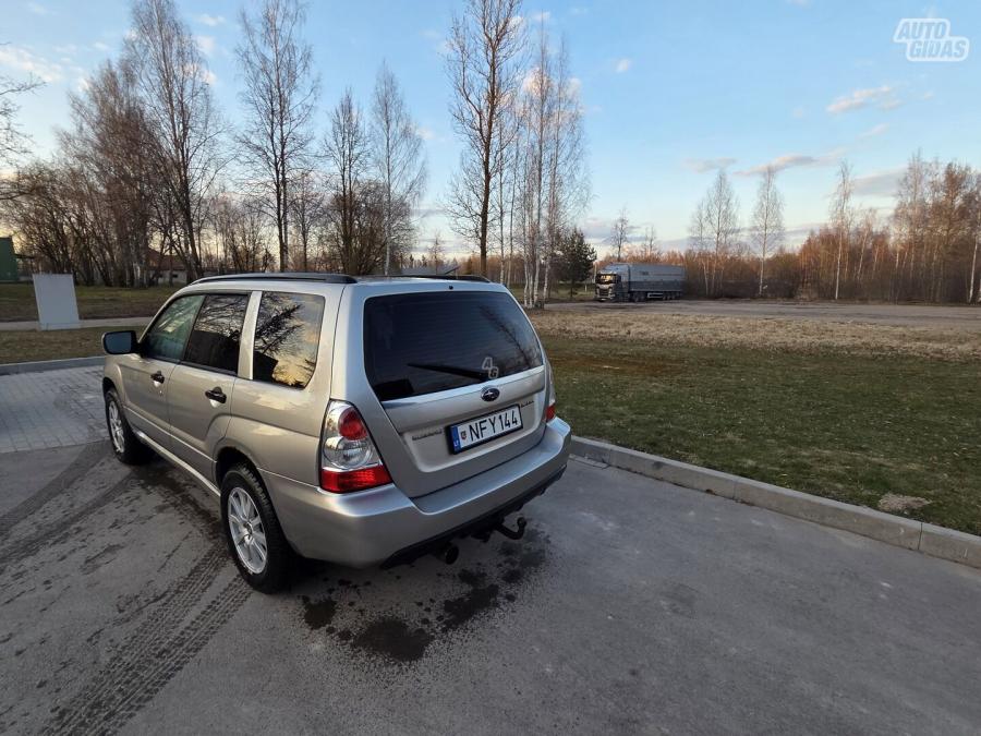 Pelēks Subaru Forester 2006 Naujoji Akmenė, ar dzinēja tilpumu 2.00 L un nobraukumu 227 tūkst. km par 2400 €, foto 6 vietnē AUTOMOTO.COM.LV