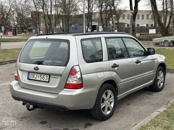 Grey Subaru Forester 2006 in Silute, with an engine capacity of 2.00 L and mileage of 335 thousand km for 2799 €, photo 2 on AUTOMOTO.COM.LV