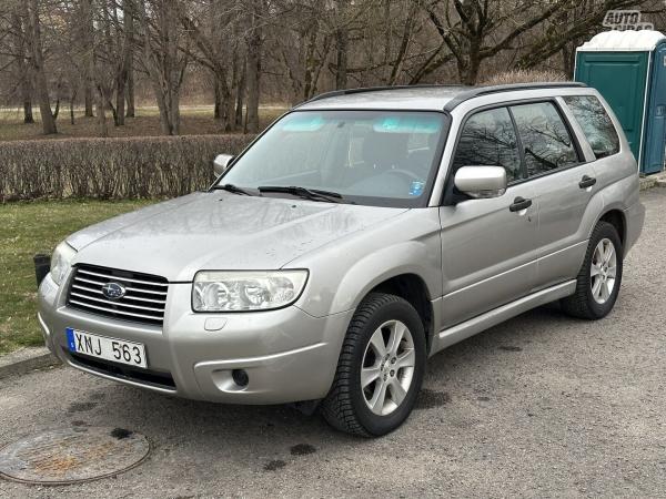 Grey Subaru Forester 2006 in Silute, with an engine capacity of 2.00 L and mileage of 335 thousand km for 2799 €, photo 3 on AUTOMOTO.COM.LV
