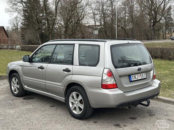 Grey Subaru Forester 2006 in Silute, with an engine capacity of 2.00 L and mileage of 335 thousand km for 2799 €, photo 4 on AUTOMOTO.COM.LV