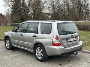 Grey Subaru Forester 2006 in Silute, with an engine capacity of 2.00 L and mileage of 335 thousand km for 2799 €, photo 5 on AUTOMOTO.COM.LV