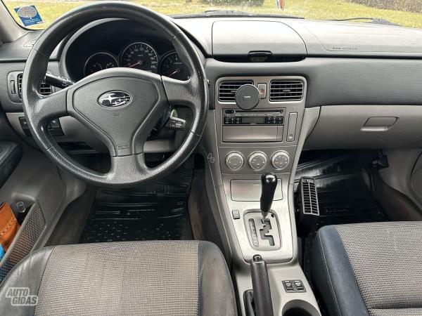 Grey Subaru Forester 2006 in Silute, with an engine capacity of 2.00 L and mileage of 335 thousand km for 2799 €, photo 5 on AUTOMOTO.COM.LV