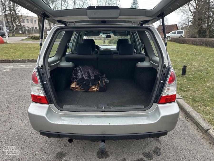 Grey Subaru Forester 2006 in Silute, with an engine capacity of 2.00 L and mileage of 335 thousand km for 2799 €, photo 11 on AUTOMOTO.COM.LV