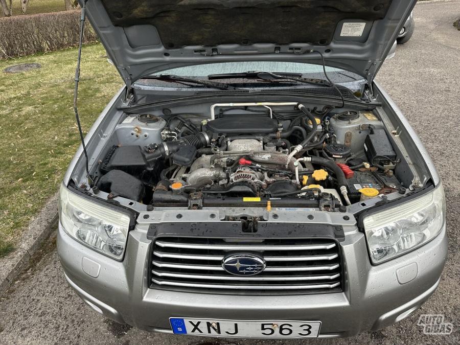 Grey Subaru Forester 2006 in Silute, with an engine capacity of 2.00 L and mileage of 335 thousand km for 2799 €, photo 12 on AUTOMOTO.COM.LV