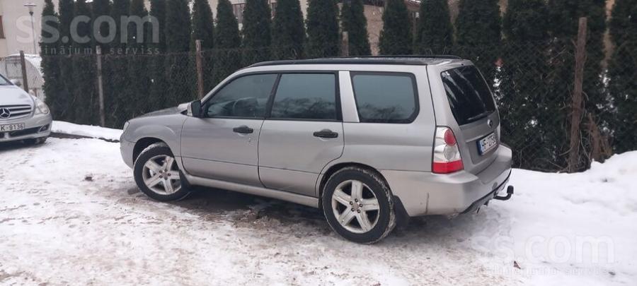 Grey Subaru Forester 2006 in Riga, with an engine capacity of 2.50 L and mileage of 307 thousand km for 2500 €, photo 3 on AUTOMOTO.COM.LV