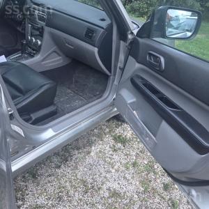 Grey Subaru Forester 2006 in Jekabpils, with an engine capacity of 2.00 L and mileage of 217 thousand km for 2700 €, photo 4 on AUTOMOTO.COM.LV