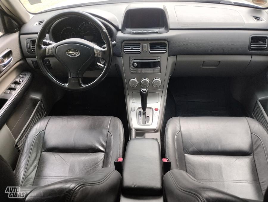 Grey Subaru Forester 2006 in Silute, with an engine capacity of 2.50 L and mileage of 225 thousand km for 4899 €, photo 10 on AUTOMOTO.COM.LV