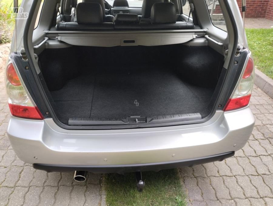 Grey Subaru Forester 2006 in Silute, with an engine capacity of 2.50 L and mileage of 225 thousand km for 4899 €, photo 15 on AUTOMOTO.COM.LV