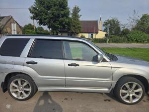 Pelēks Subaru Forester 2006 Plungė, ar dzinēja tilpumu 1.99 L un nobraukumu 271 tūkst. km par 2750 €, foto  vietnē AUTOMOTO.COM.LV