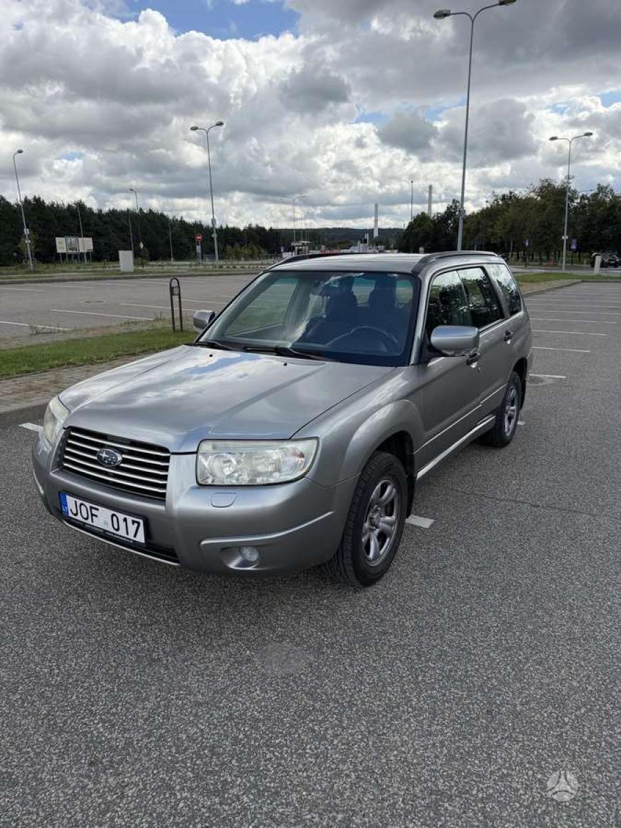 Grey Subaru Forester 2006 in Vilnius, with an engine capacity of 1.99 L and mileage of 244 thousand km for 3500 €, photo 1 on AUTOMOTO.COM.LV
