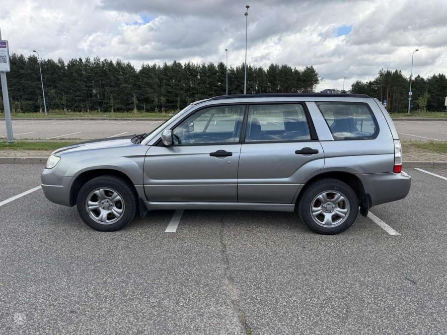 Grey Subaru Forester 2006 in Vilnius, with an engine capacity of 1.99 L and mileage of 244 thousand km for 3500 €, photo 3 on AUTOMOTO.COM.LV
