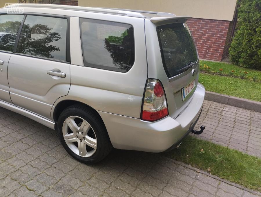 Grey Subaru Forester 2006 in Silute, with an engine capacity of 2.50 L and mileage of 225 thousand km for 5300 €, photo 7 on AUTOMOTO.COM.LV
