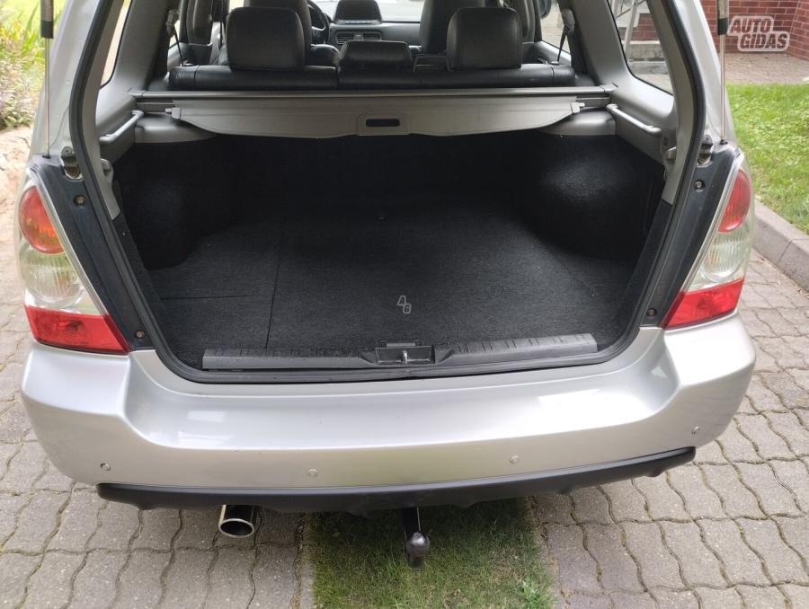 Grey Subaru Forester 2006 in Silute, with an engine capacity of 2.50 L and mileage of 225 thousand km for 5300 €, photo 15 on AUTOMOTO.COM.LV