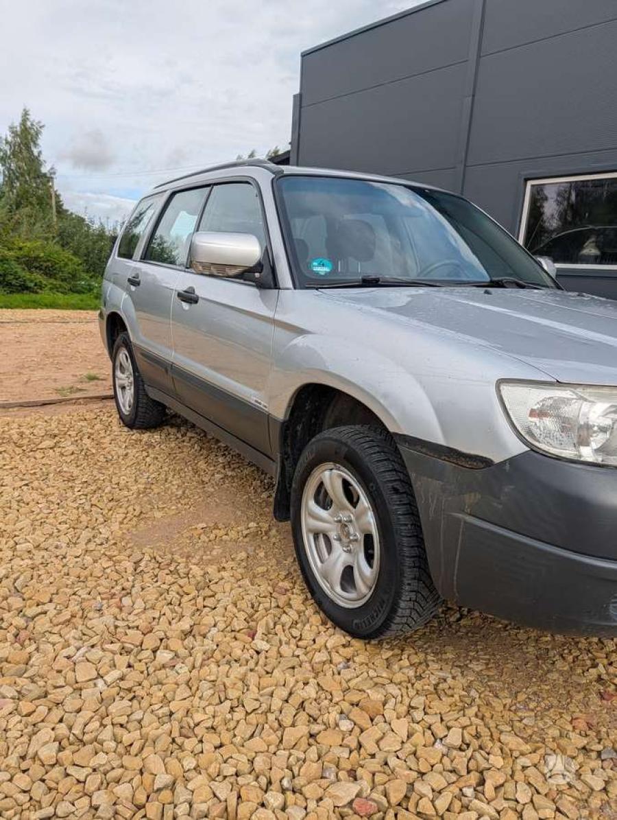 Grey Subaru Forester 2006 in Radviliskis, with an engine capacity of 2.00 L and mileage of 306 thousand km for 3000 €, photo 4 on AUTOMOTO.COM.LV