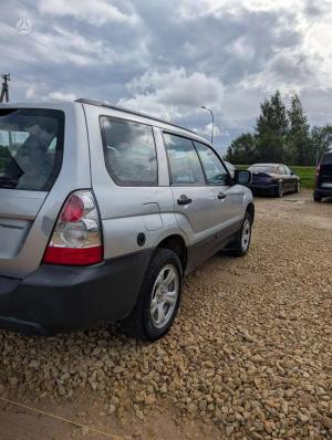 Grey Subaru Forester 2006 in Radviliskis, with an engine capacity of 2.00 L and mileage of 306 thousand km for 3000 €, photo 5 on AUTOMOTO.COM.LV