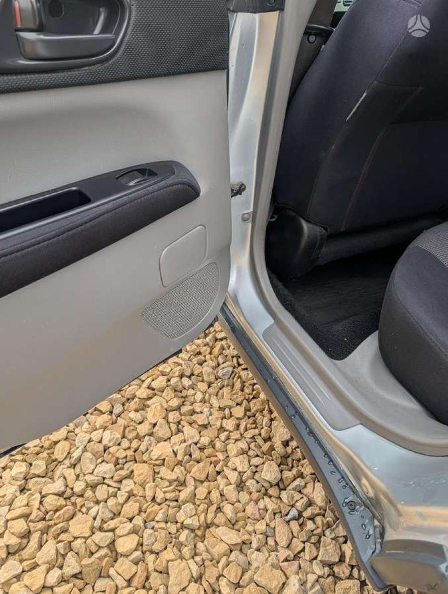 Grey Subaru Forester 2006 in Radviliskis, with an engine capacity of 2.00 L and mileage of 306 thousand km for 3000 €, photo 33 on AUTOMOTO.COM.LV