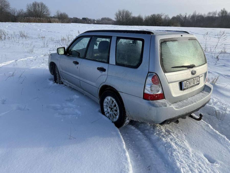 Grey Subaru Forester 2007 in Birzai, with an engine capacity of 1.99 L and mileage of 297 thousand km for 1700 €, photo 4 on AUTOMOTO.COM.LV