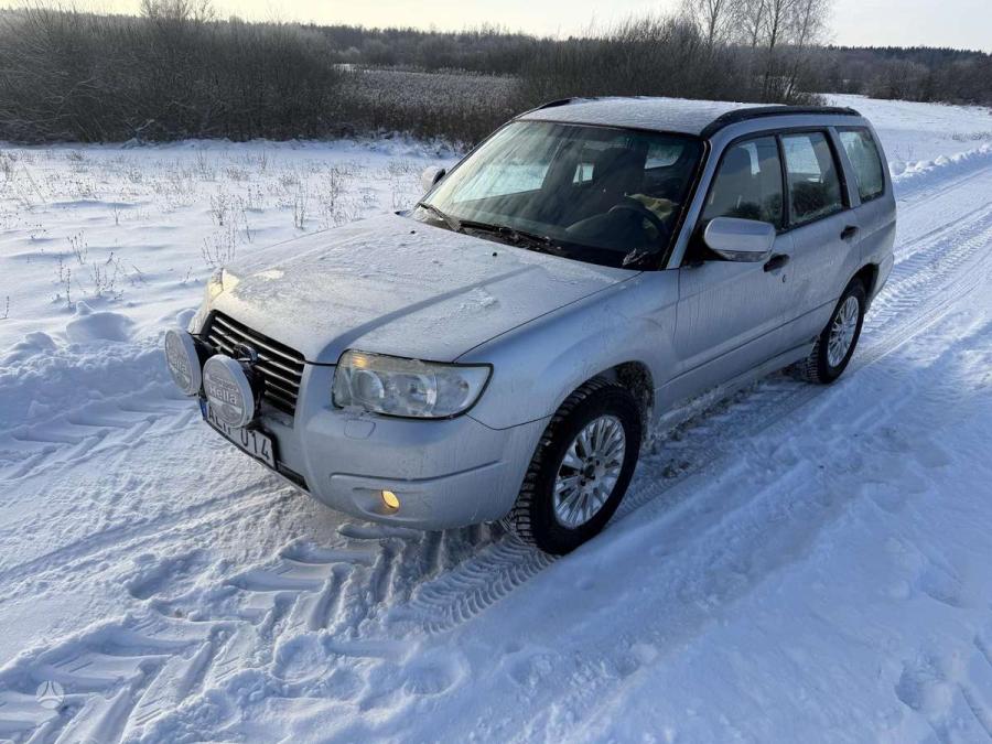 Grey Subaru Forester 2007 in Birzai, with an engine capacity of 1.99 L and mileage of 297 thousand km for 1700 €, photo 6 on AUTOMOTO.COM.LV