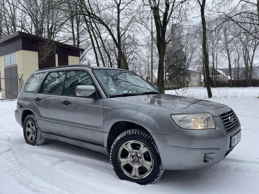 Pelēks Subaru Forester 2007 Alīta, ar dzinēja tilpumu 2.00 L un nobraukumu 263 tūkst. km par 2599 €, foto 1 vietnē AUTOMOTO.COM.LV