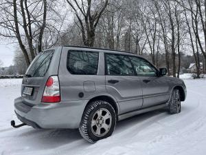 Pelēks Subaru Forester 2007 Alīta, ar dzinēja tilpumu 2.00 L un nobraukumu 263 tūkst. km par 2599 €, foto 2 vietnē AUTOMOTO.COM.LV