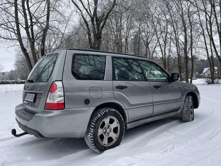 Pelēks Subaru Forester 2007 Alīta, ar dzinēja tilpumu 2.00 L un nobraukumu 263 tūkst. km par 2599 €, foto 2 vietnē AUTOMOTO.COM.LV