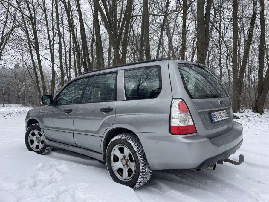 Pelēks Subaru Forester 2007 Alīta, ar dzinēja tilpumu 2.00 L un nobraukumu 263 tūkst. km par 2599 €, foto 4 vietnē AUTOMOTO.COM.LV