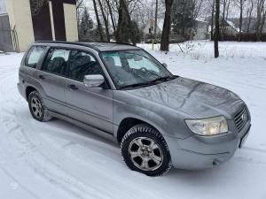 Pelēks Subaru Forester 2007 Alīta, ar dzinēja tilpumu 2.00 L un nobraukumu 263 tūkst. km par 2599 €, foto 5 vietnē AUTOMOTO.COM.LV