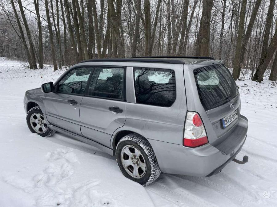 Pelēks Subaru Forester 2007 Alīta, ar dzinēja tilpumu 2.00 L un nobraukumu 263 tūkst. km par 2599 €, foto 6 vietnē AUTOMOTO.COM.LV