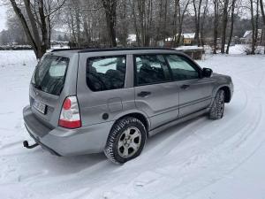 Pelēks Subaru Forester 2007 Alīta, ar dzinēja tilpumu 2.00 L un nobraukumu 263 tūkst. km par 2599 €, foto 8 vietnē AUTOMOTO.COM.LV