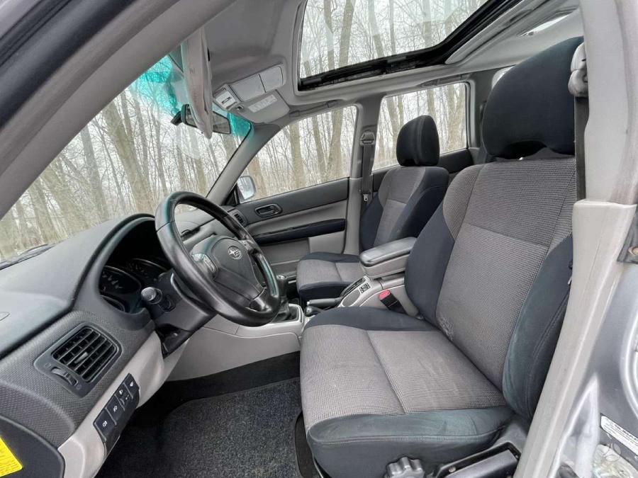 Pelēks Subaru Forester 2007 Alīta, ar dzinēja tilpumu 2.00 L un nobraukumu 263 tūkst. km par 2599 €, foto 15 vietnē AUTOMOTO.COM.LV