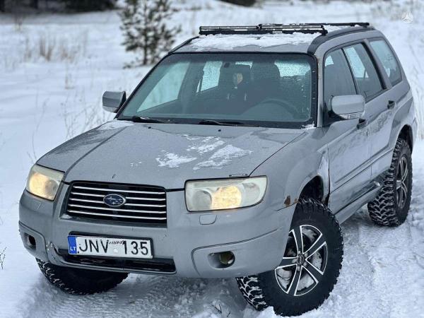 Grey Subaru Forester 2007 in Vilnius, with an engine capacity of 1.99 L and mileage of 370 thousand km for 2750 €, photo 1 on AUTOMOTO.COM.LV