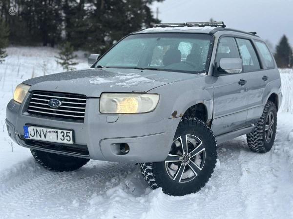 Grey Subaru Forester 2007 in Vilnius, with an engine capacity of 1.99 L and mileage of 370 thousand km for 2750 €, photo 2 on AUTOMOTO.COM.LV