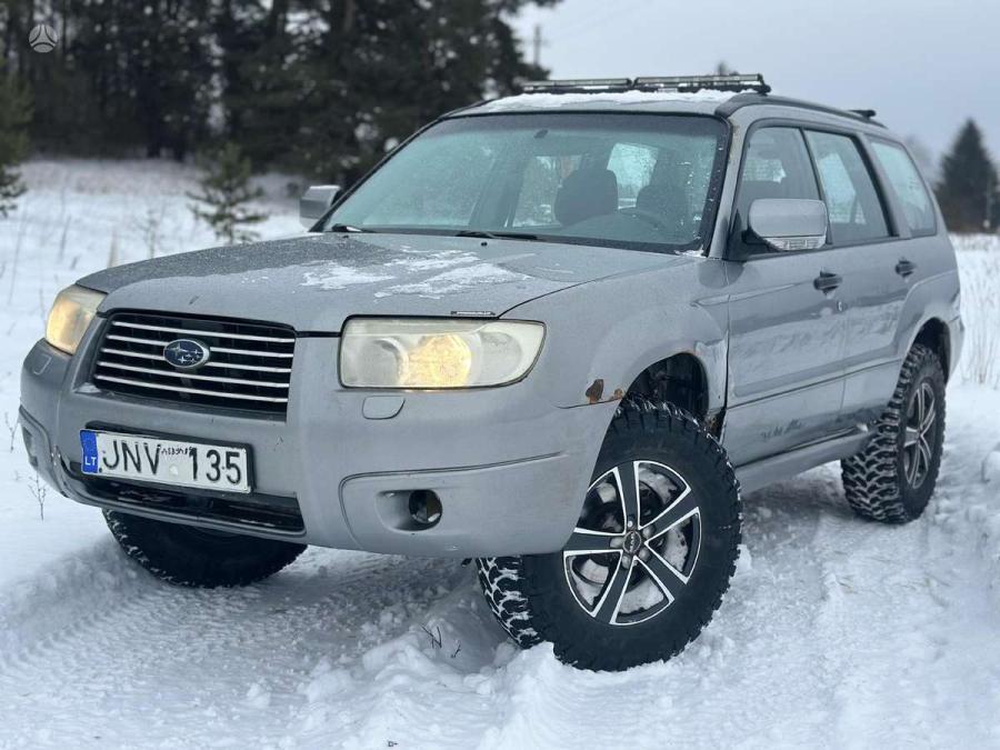 Pelēks Subaru Forester 2007 Viļņa, ar dzinēja tilpumu 1.99 L un nobraukumu 370 tūkst. km par 2750 €, foto 2 vietnē AUTOMOTO.COM.LV