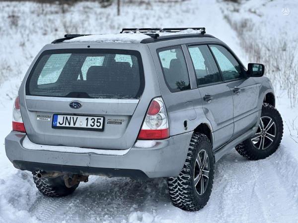 Grey Subaru Forester 2007 in Vilnius, with an engine capacity of 1.99 L and mileage of 370 thousand km for 2750 €, photo 7 on AUTOMOTO.COM.LV
