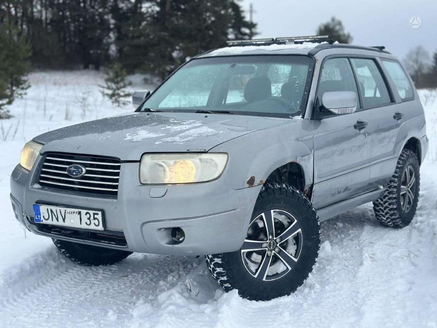 Grey Subaru Forester 2007 in Vilnius, with an engine capacity of 1.99 L and mileage of 370 thousand km for 2600 €, photo 3 on AUTOMOTO.COM.LV