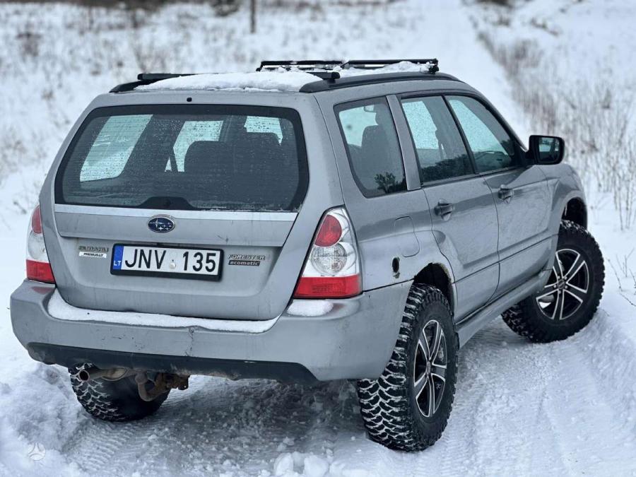 Grey Subaru Forester 2007 in Vilnius, with an engine capacity of 1.99 L and mileage of 370 thousand km for 2600 €, photo 8 on AUTOMOTO.COM.LV