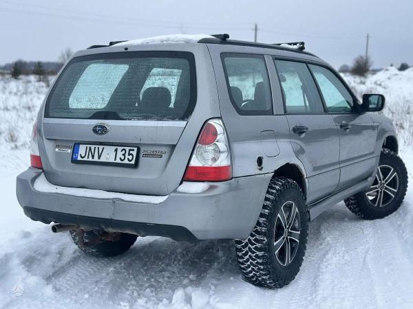 Grey Subaru Forester 2007 in Vilnius, with an engine capacity of 1.99 L and mileage of 370 thousand km for 2600 €, photo 9 on AUTOMOTO.COM.LV