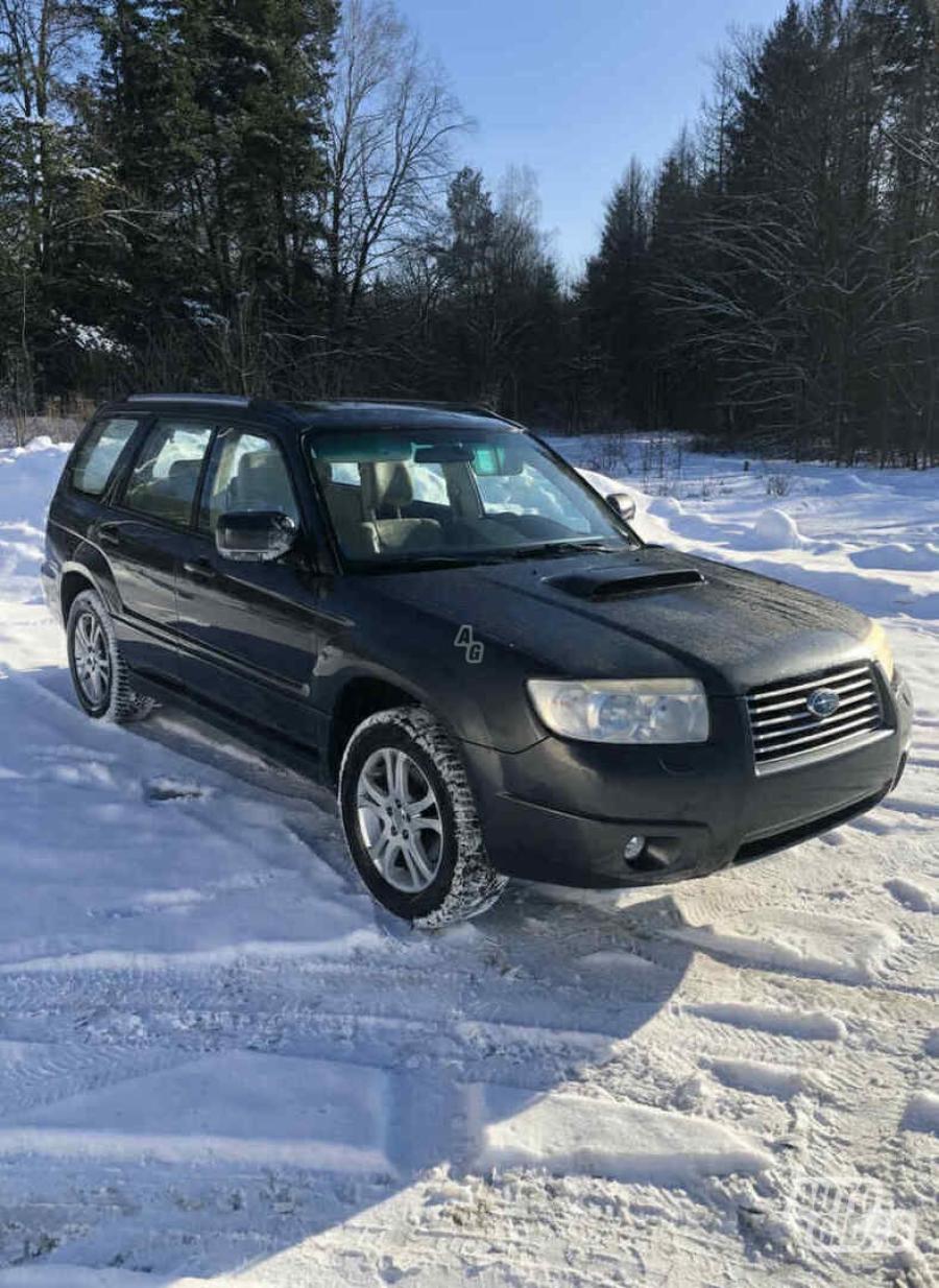 Pelēks Subaru Forester 2007 Alīta, ar dzinēja tilpumu 2.50 L un nobraukumu 303 tūkst. km par 4100 €, foto 1 vietnē AUTOMOTO.COM.LV