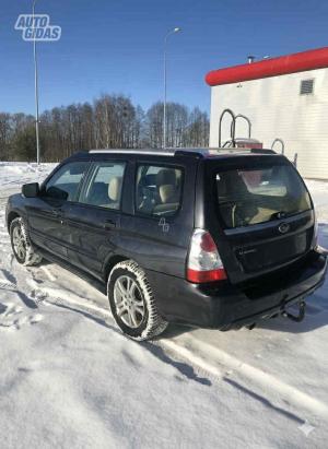Pelēks Subaru Forester 2007 Alīta, ar dzinēja tilpumu 2.50 L un nobraukumu 303 tūkst. km par 3850 €, foto 2 vietnē AUTOMOTO.COM.LV