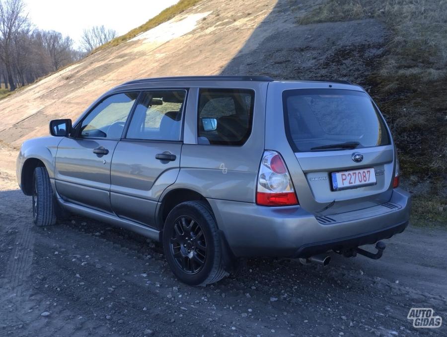 Grey Subaru Forester 2007 in Silute, with an engine capacity of 2.00 L and mileage of 181 thousand km for 3650 €, photo 3 on AUTOMOTO.COM.LV