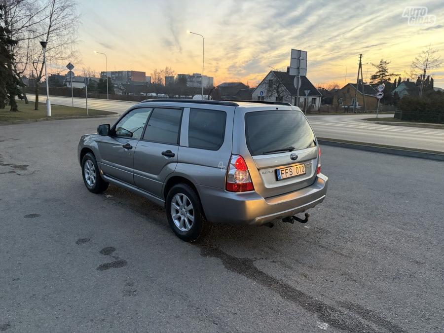 Grey Subaru Forester 2007 in Marijampole, with an engine capacity of 2.00 L and mileage of 264 thousand km for 2700 €, photo 4 on AUTOMOTO.COM.LV