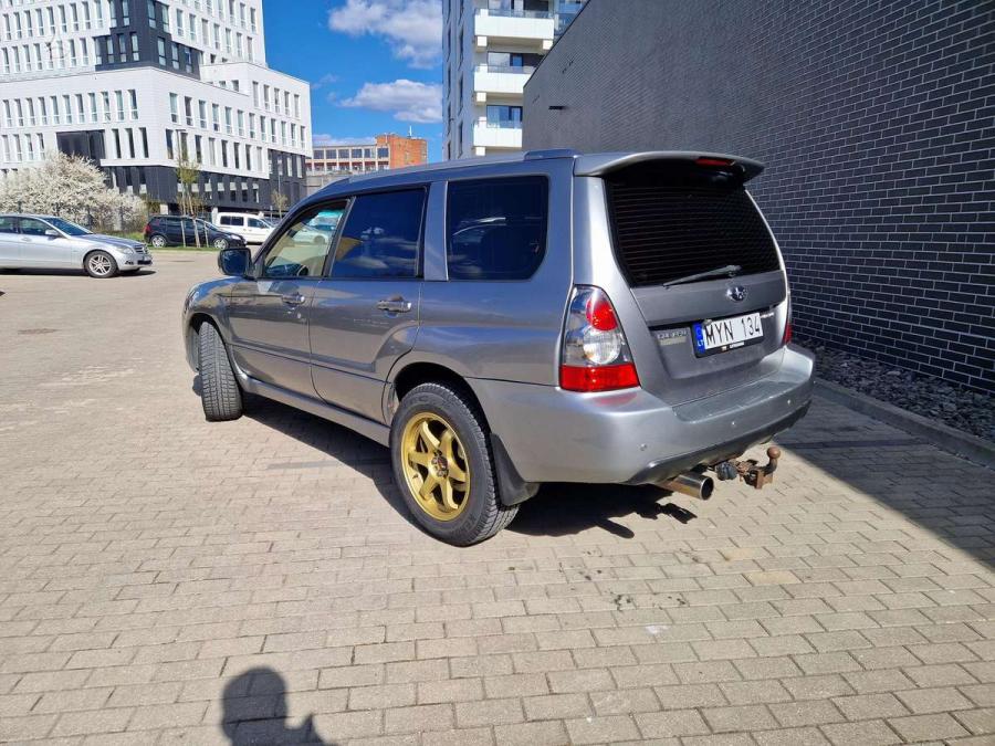 Pelēks Subaru Forester 2007 Viļņa, ar dzinēja tilpumu 2.50 L un nobraukumu 305 tūkst. km par 5000 €, foto 4 vietnē AUTOMOTO.COM.LV