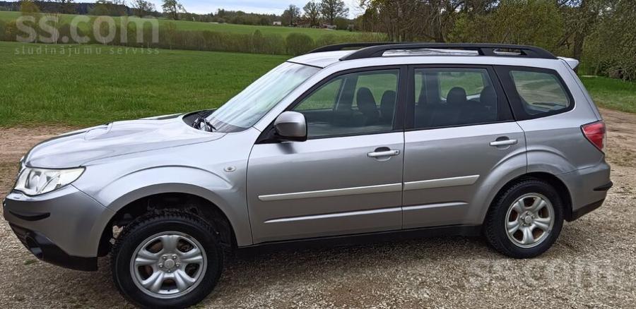 Pelēks Subaru Forester 2008 Gulbene, ar dzinēja tilpumu 2.00 L un nobraukumu 190 tūkst. km par 5900 €, foto 3 vietnē AUTOMOTO.COM.LV