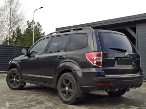 Grey Subaru Forester 2008 in Silute, with an engine capacity of 2.00 L and mileage of 245 thousand km for 3850 €, photo 2 on AUTOMOTO.COM.LV