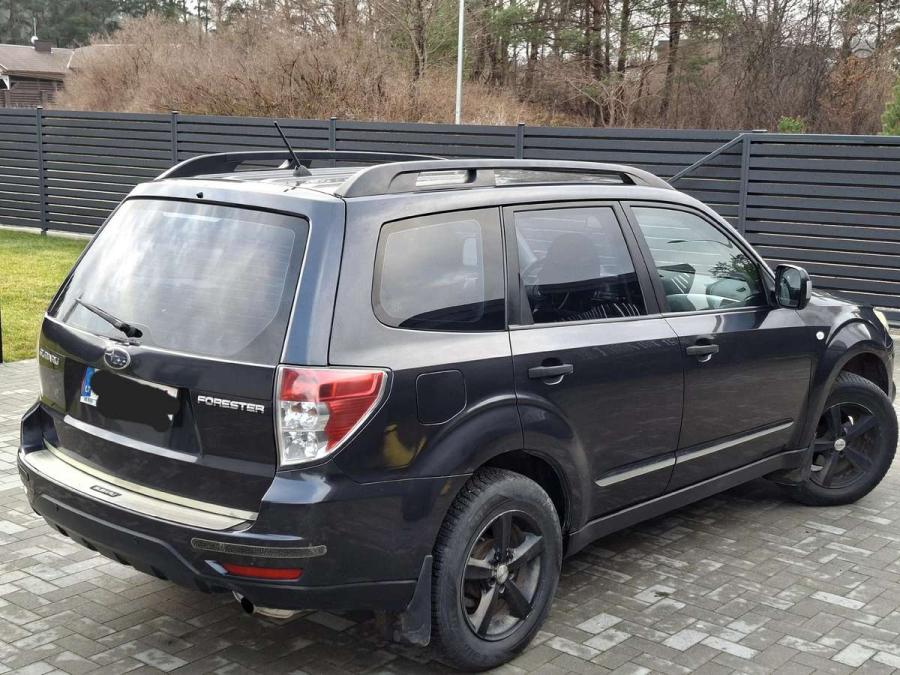 Grey Subaru Forester 2008 in Silute, with an engine capacity of 2.00 L and mileage of 245 thousand km for 3850 €, photo 5 on AUTOMOTO.COM.LV