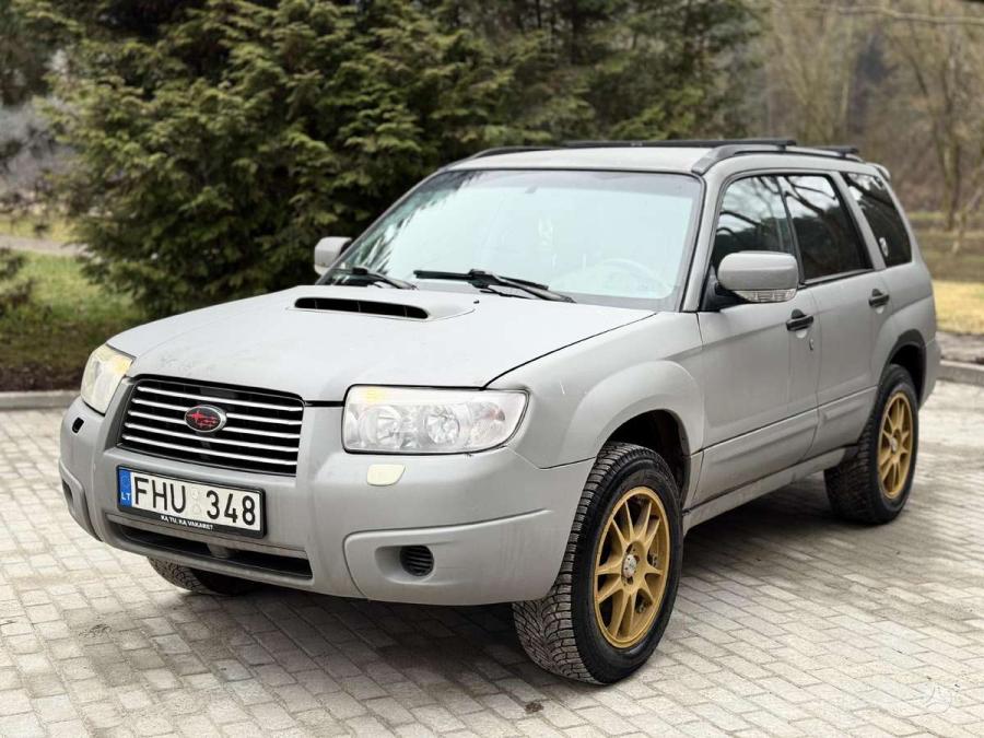 Grey Subaru Forester 2008 in Vilnius, with an engine capacity of 2.00 L and mileage of 273 thousand km for 2750 €, photo 1 on AUTOMOTO.COM.LV