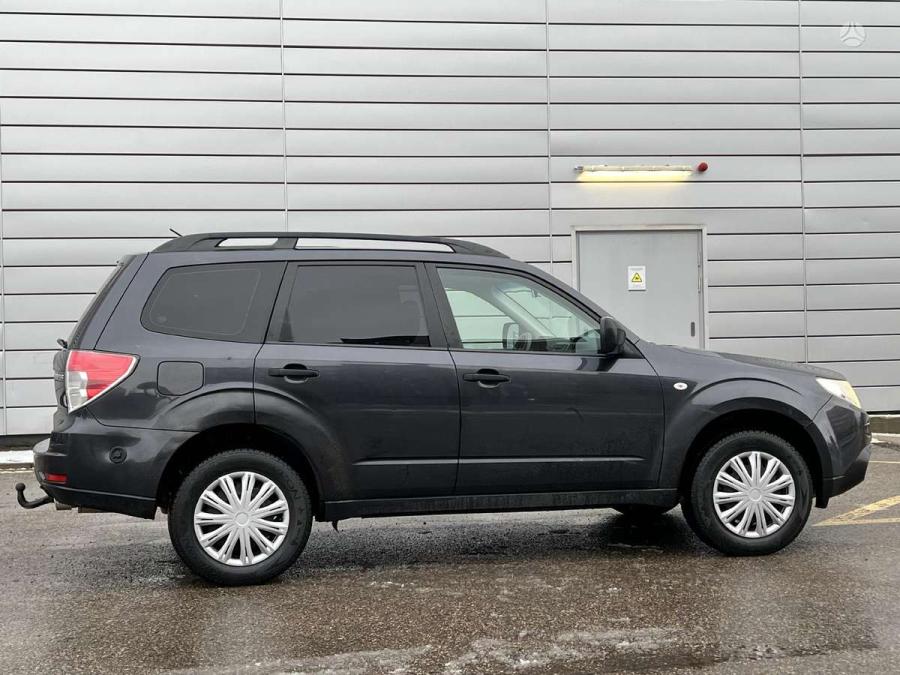 Pelēks Subaru Forester 2008 Viļņa, ar dzinēja tilpumu 2.00 L un nobraukumu 306 tūkst. km par 3500 €, foto 3 vietnē AUTOMOTO.COM.LV