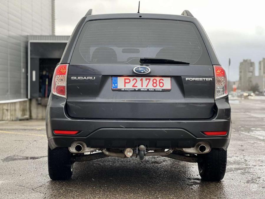 Pelēks Subaru Forester 2008 Viļņa, ar dzinēja tilpumu 2.00 L un nobraukumu 306 tūkst. km par 3500 €, foto 5 vietnē AUTOMOTO.COM.LV