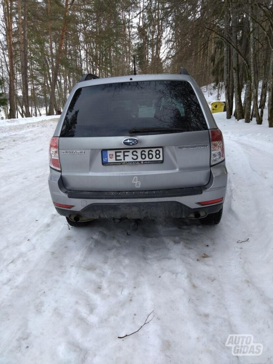Pelēks Subaru Forester 2008 Utena, ar dzinēja tilpumu 2.00 L un nobraukumu 283 tūkst. km par 3900 €, foto 2 vietnē AUTOMOTO.COM.LV