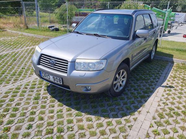 Grey Subaru Forester 2008 in Vilnius, with an engine capacity of 1.99 L and mileage of 148 thousand km for 3500 €, photo 1 on AUTOMOTO.COM.LV